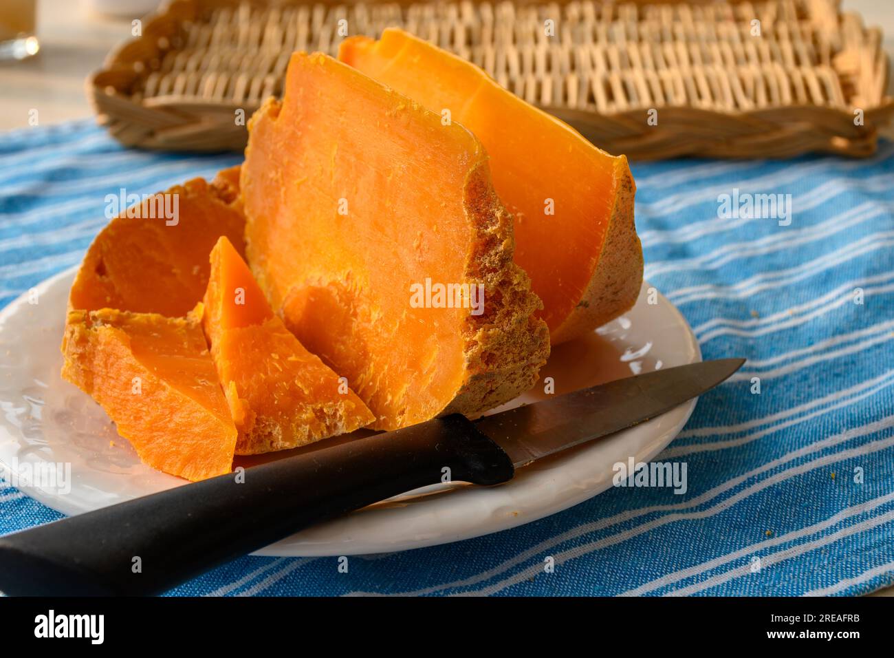 Vieux edam hi-res stock photography and images - Alamy