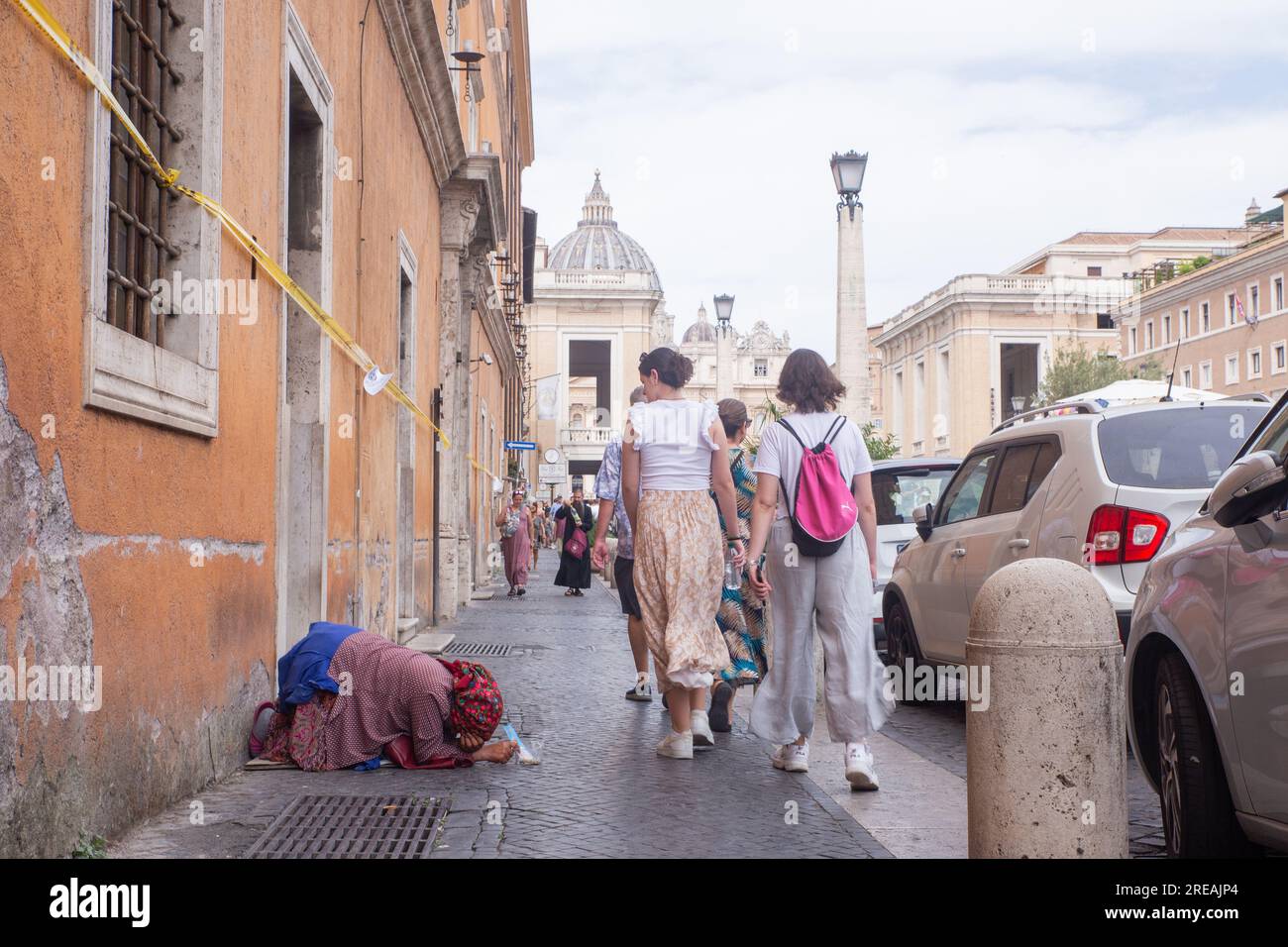 Homeless lady hi-res stock photography and images - Alamy