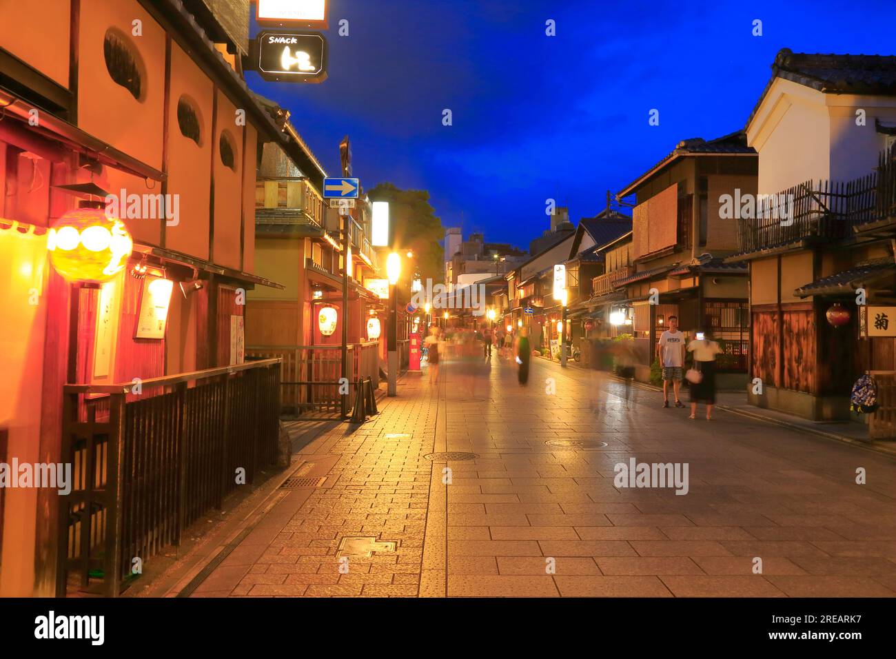Gion alley hi-res stock photography and images - Alamy