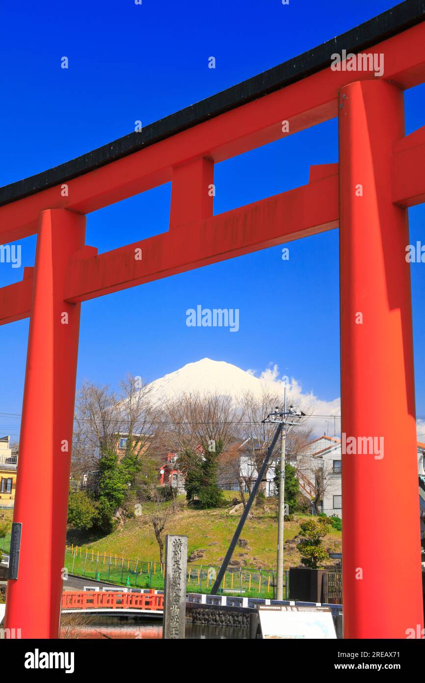 Mountain shrine japan hi-res stock photography and images - Alamy