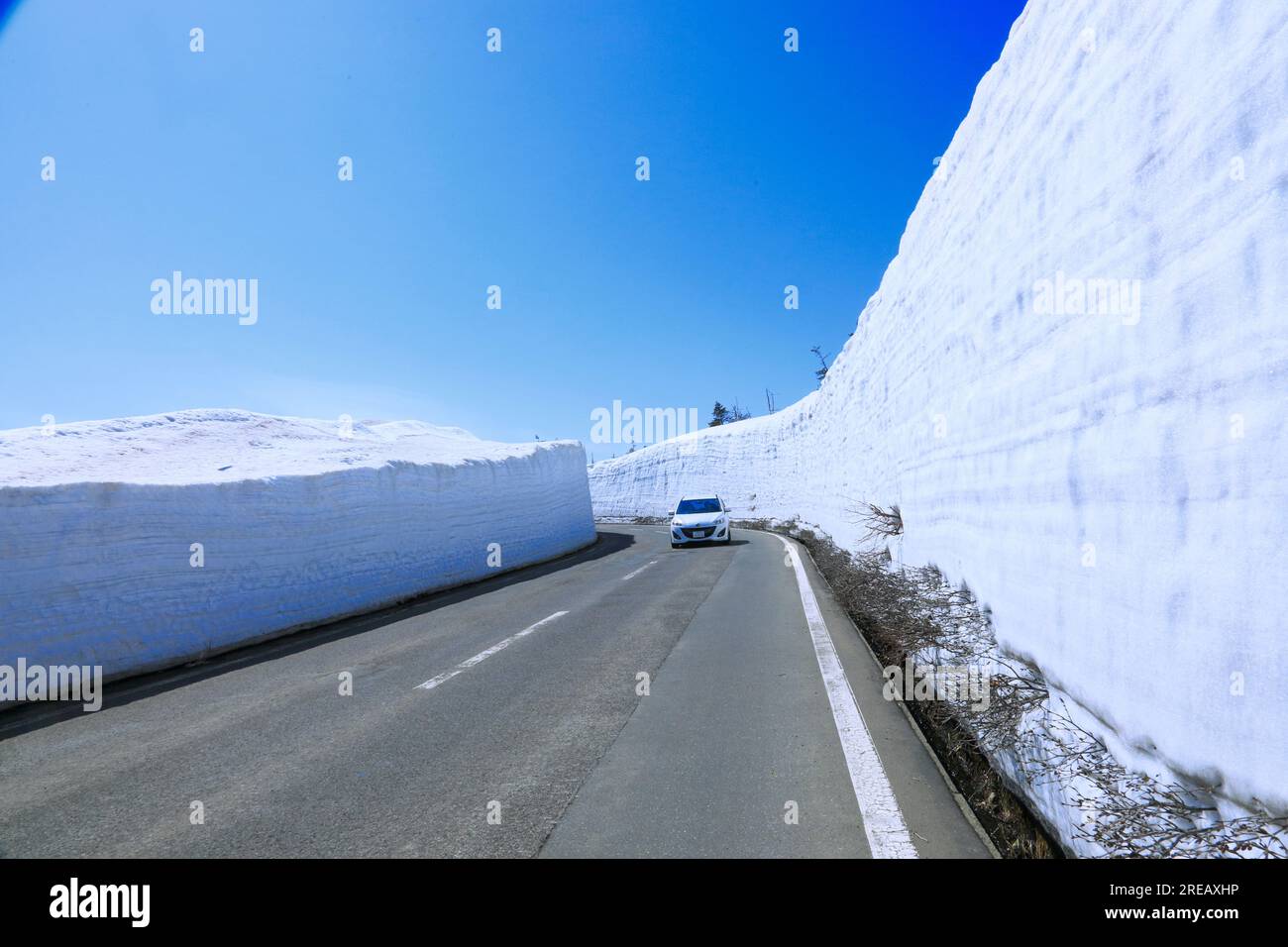 Snow japan tunnel hi-res stock photography and images - Alamy
