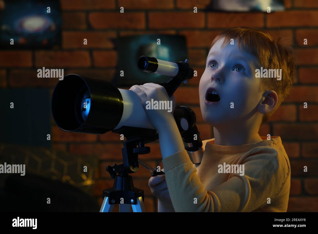 Boy using telescope hi-res stock photography and images - Alamy