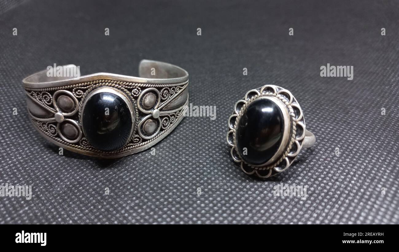 Amazigh fibula hi-res stock photography and images - Alamy
