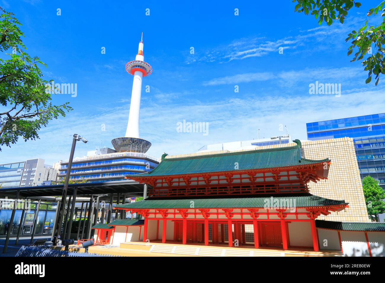 Rashomon gate hi-res stock photography and images - Alamy