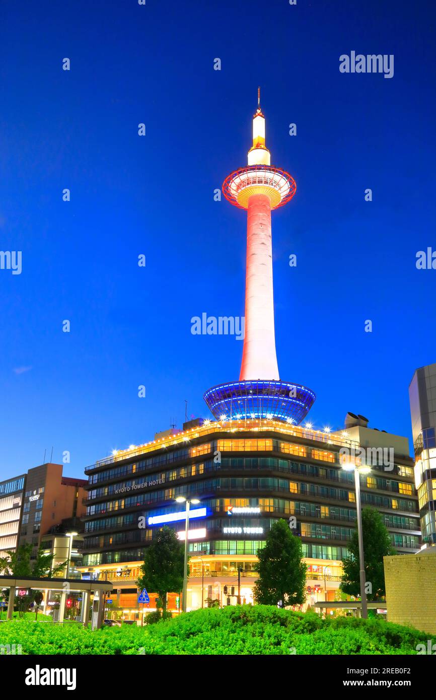Evening view of Kyoto Tower Stock Photo - Alamy