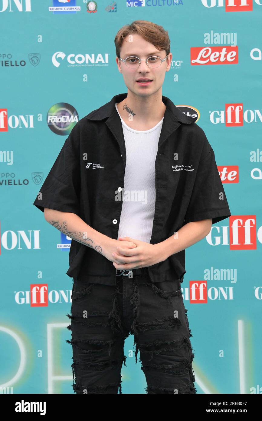 Diss gacha hi-res stock photography and images - Alamy