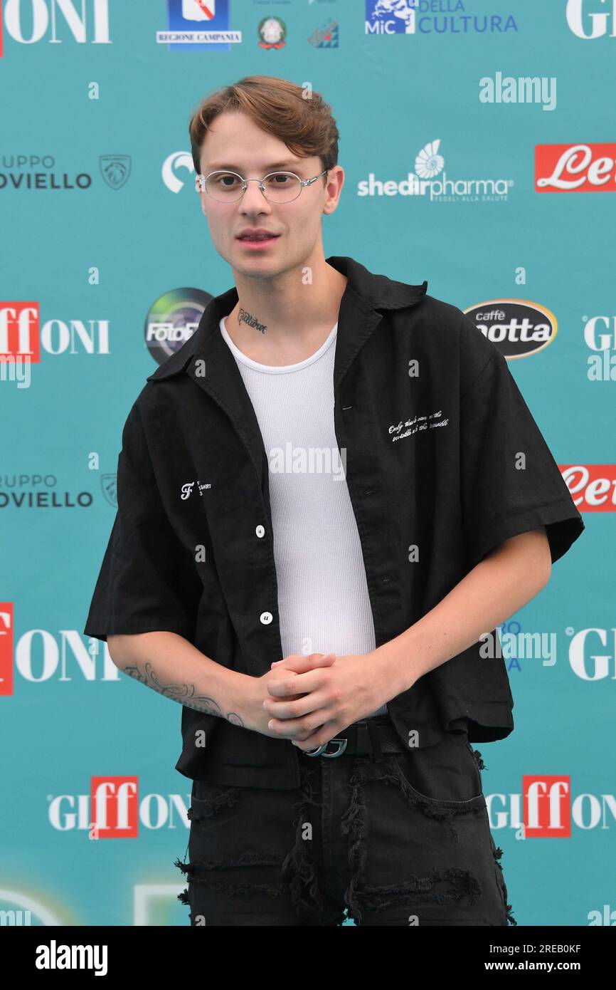 Diss gacha hi-res stock photography and images - Alamy