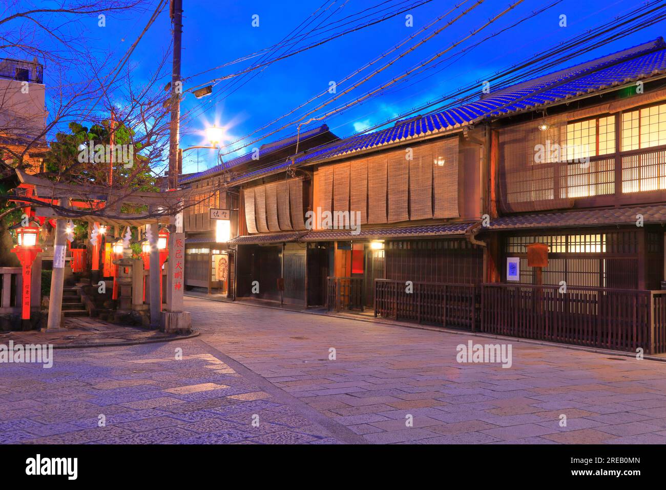 Gion tea house hi-res stock photography and images - Alamy