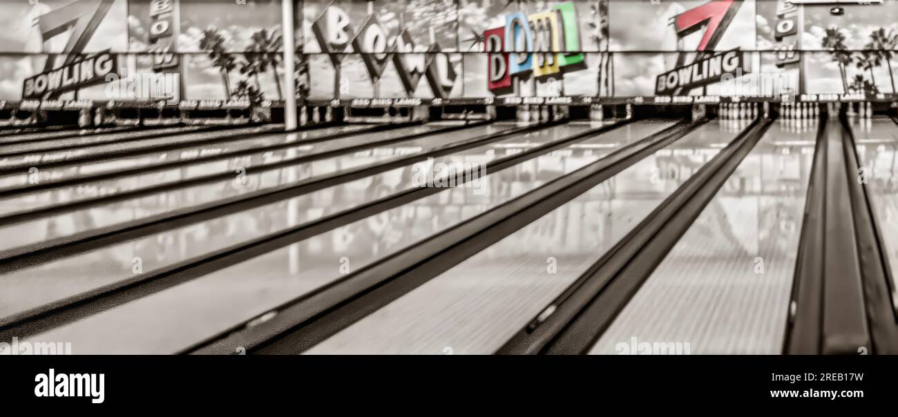 Vintage bowling lanes hi-res stock photography and images - Alamy