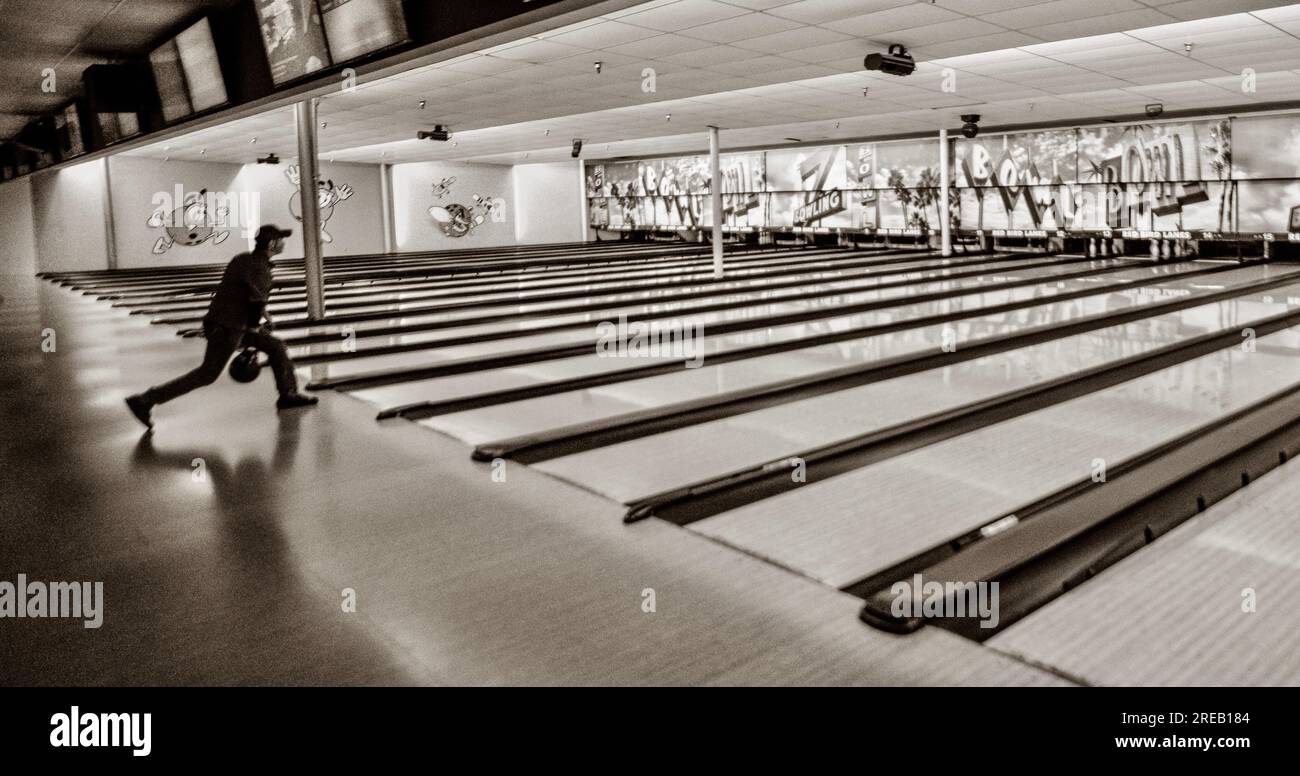Vintage bowling hi-res stock photography and images - Alamy