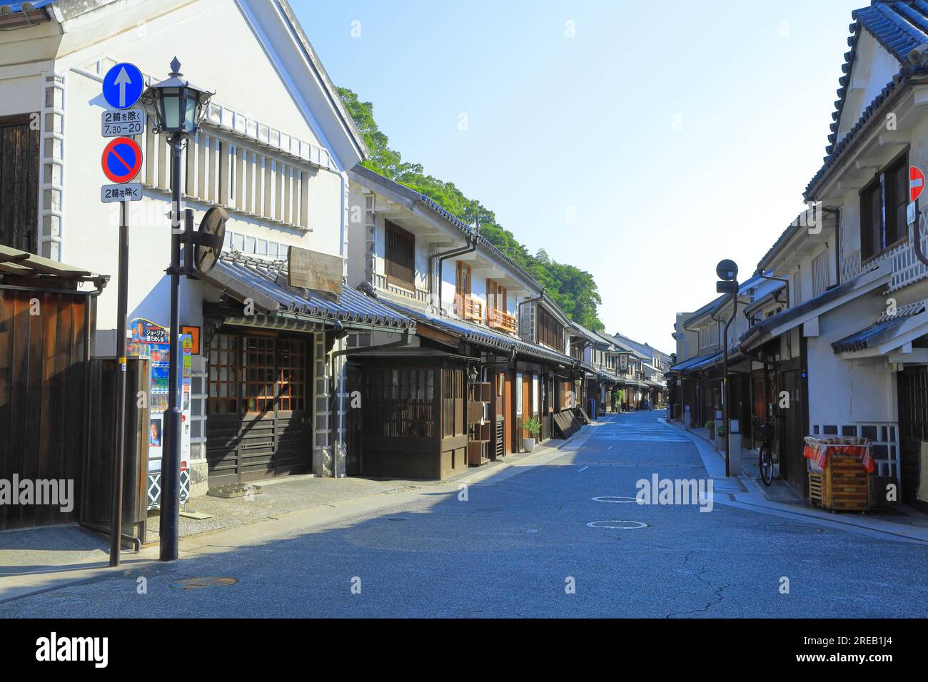 Honmachi Street in Kurashiki Bikan Historical Quarter Stock Photo - Alamy