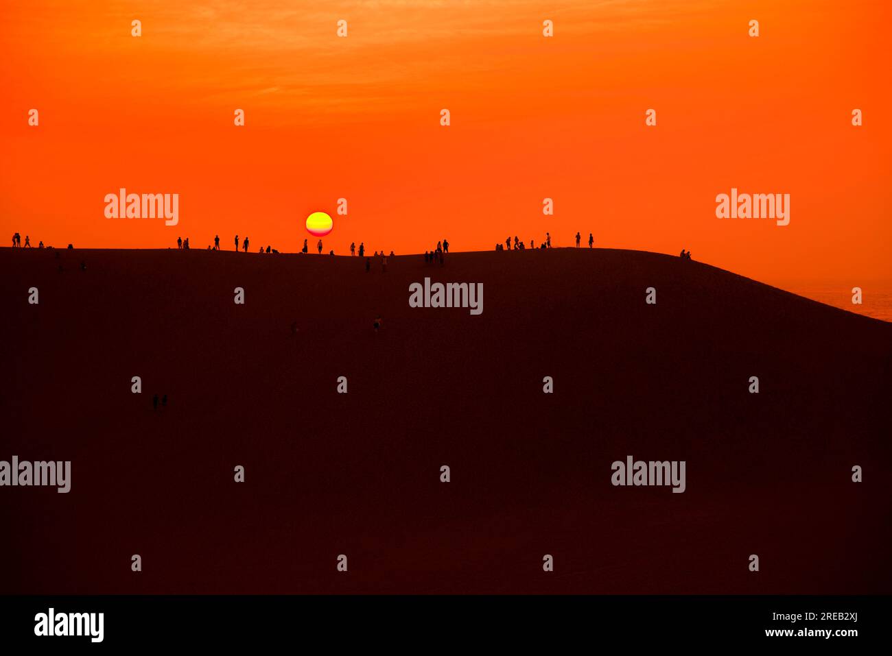 Silhouette sand dune hi-res stock photography and images - Alamy
