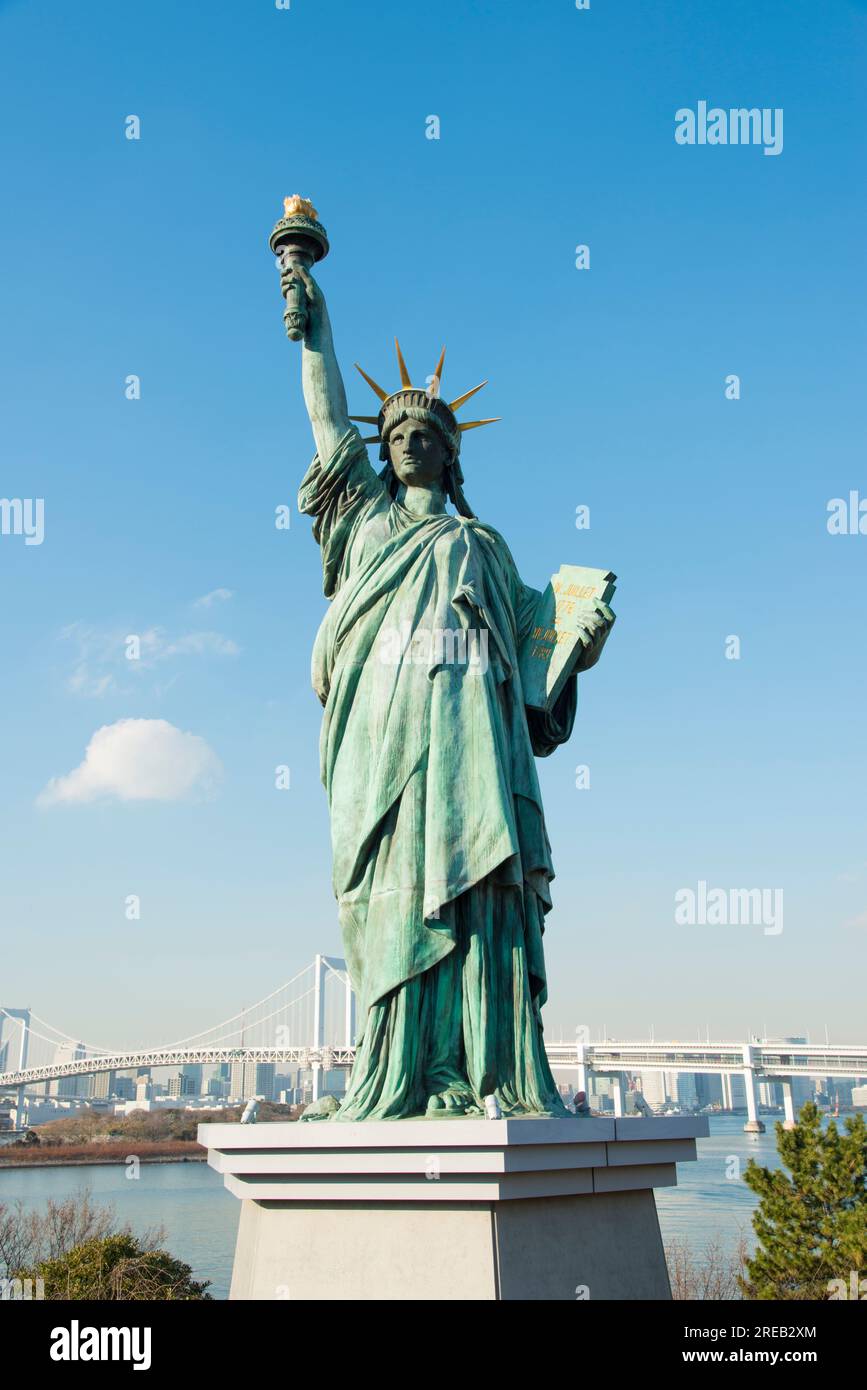 The statue of liberty and Rainbow Bridge Stock Photo - Alamy