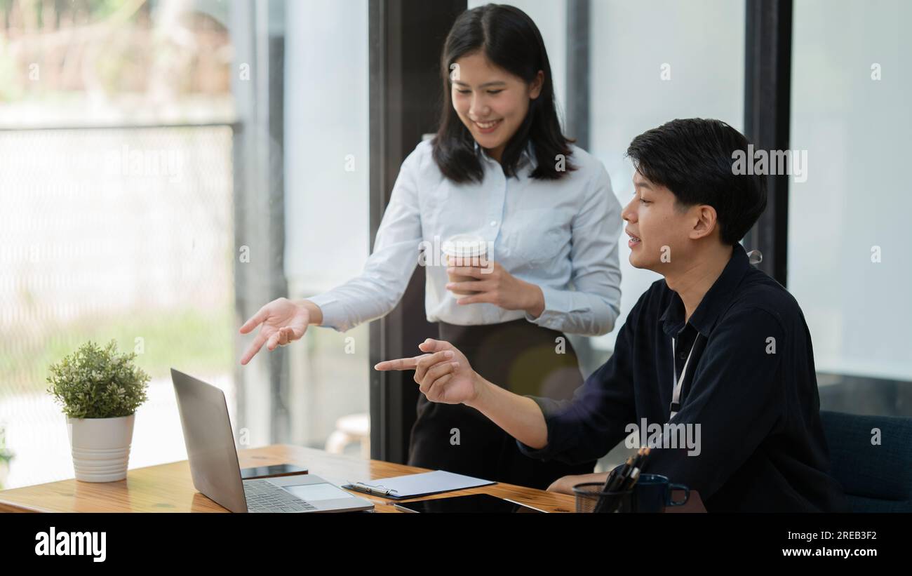 Male and female consult work and exchanges of opinions between chief executive officers Stock ...