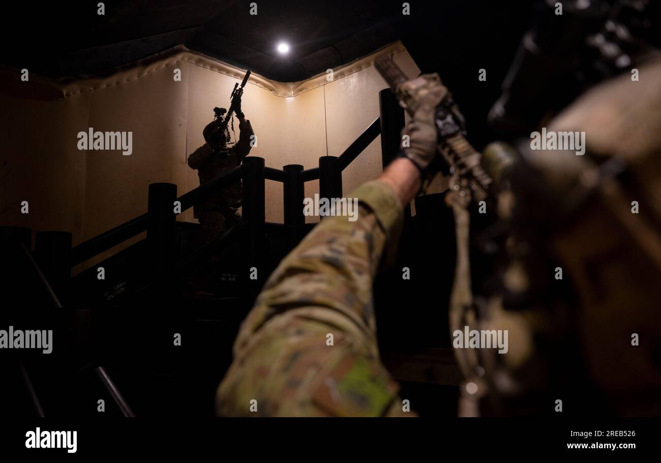 Operators from a U.S. Naval Special Warfare unit practice close ...