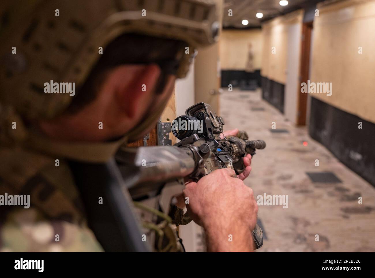 Operators from a U.S. Naval Special Warfare Unit secure a hallway ...