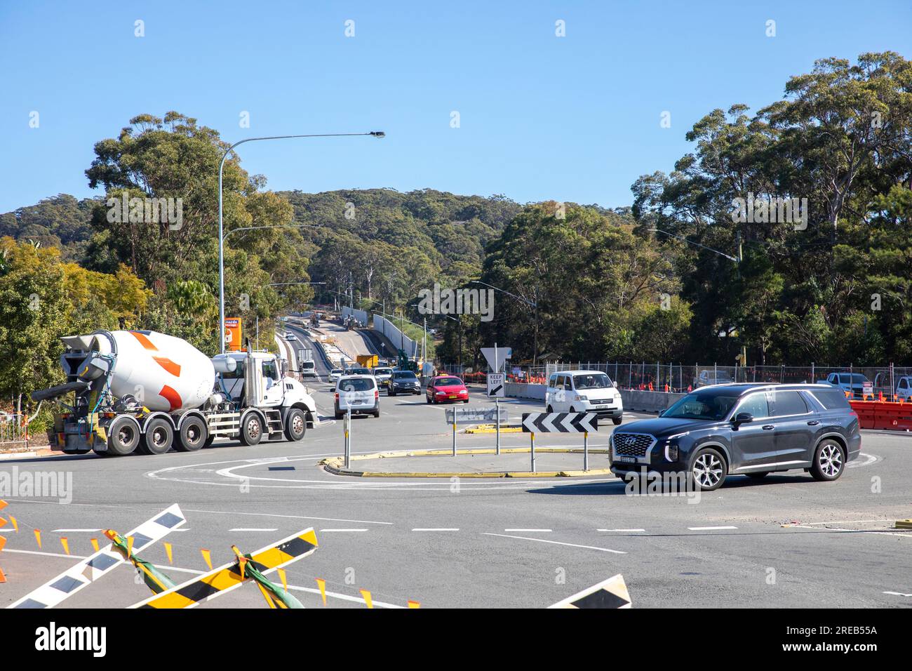 Australia road infrastructure works, widening of Mona Vale Road on ...