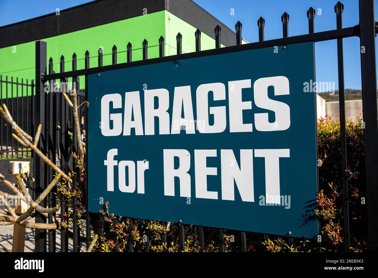 Space for rent sign hi-res stock photography and images - Alamy