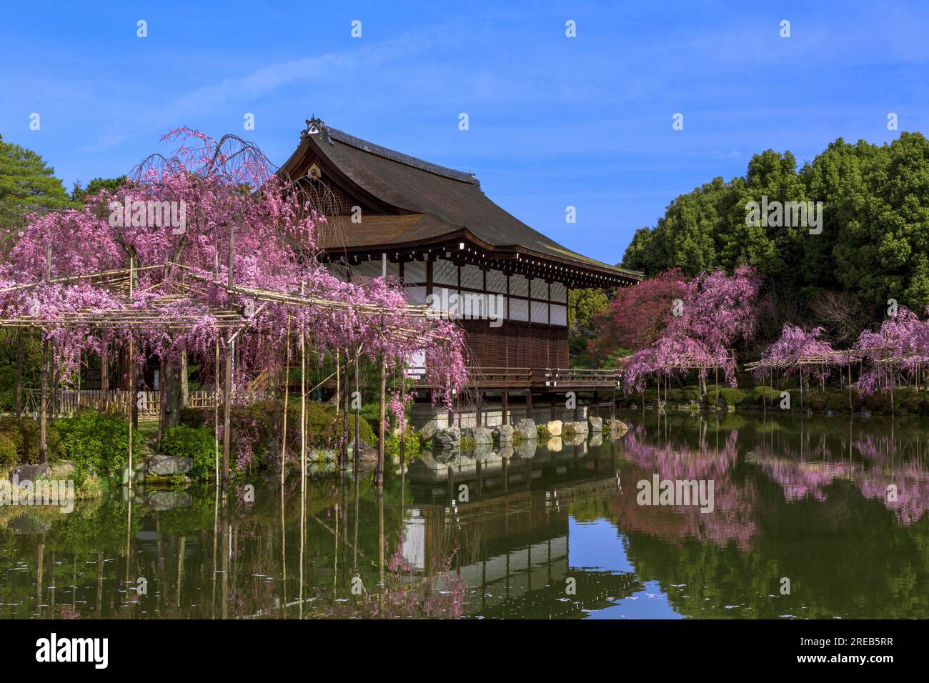 Kan shrine hi-res stock photography and images - Alamy