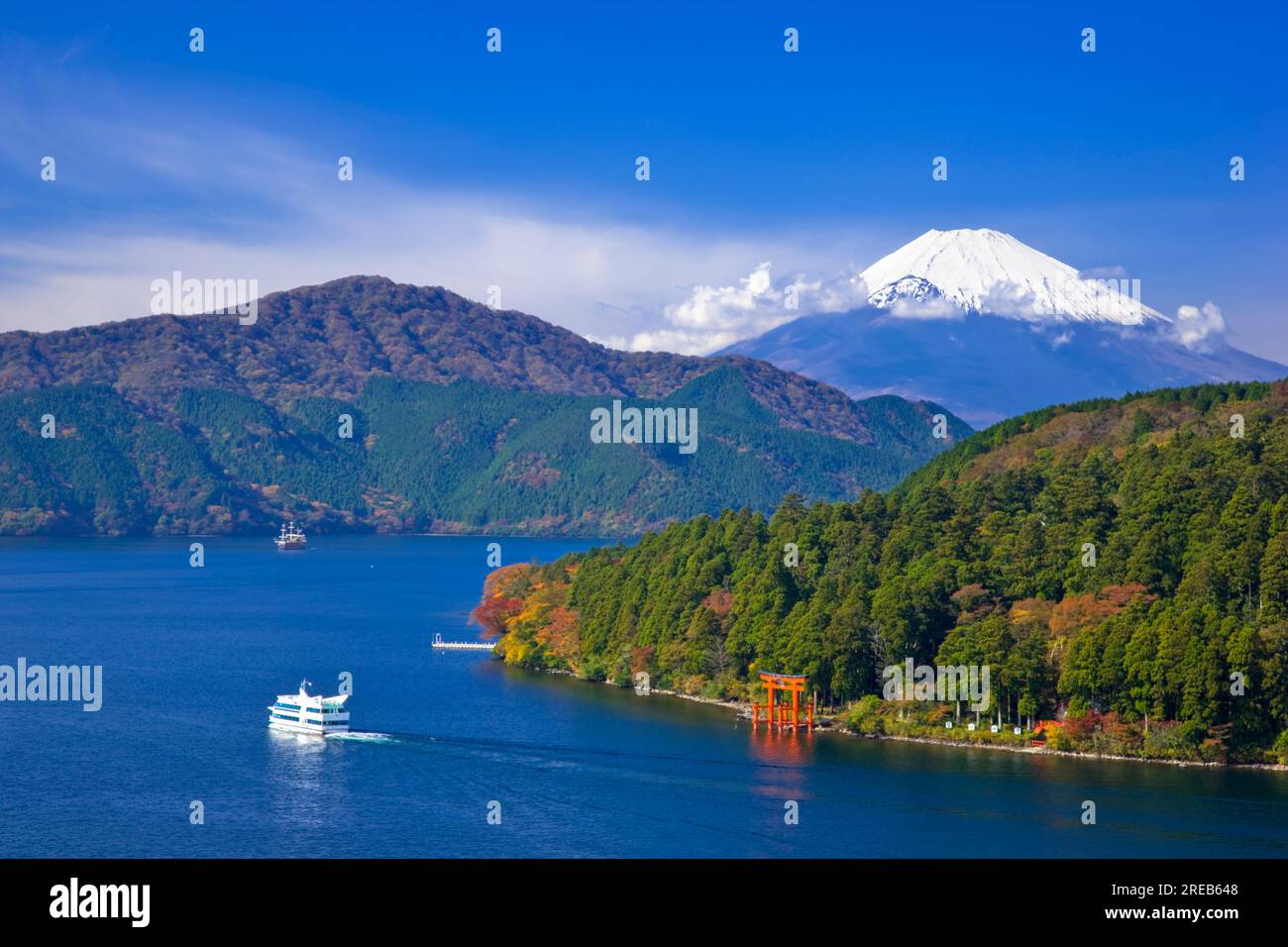 Torii at lake ashi hi-res stock photography and images - Alamy