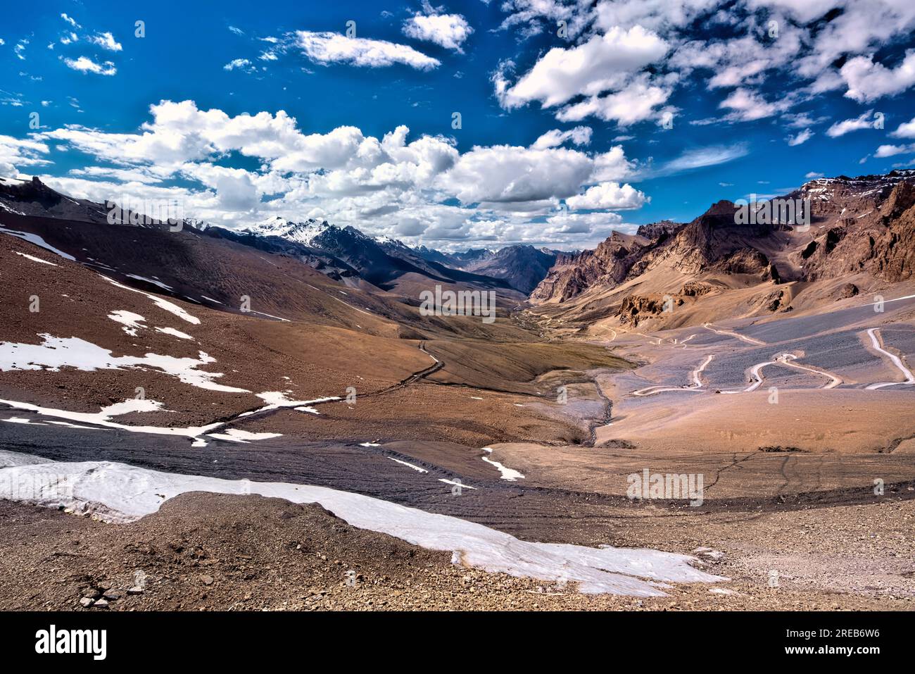 The road down from the Singe La Pass (Singge La, 15,590 feet), Zanskar ...