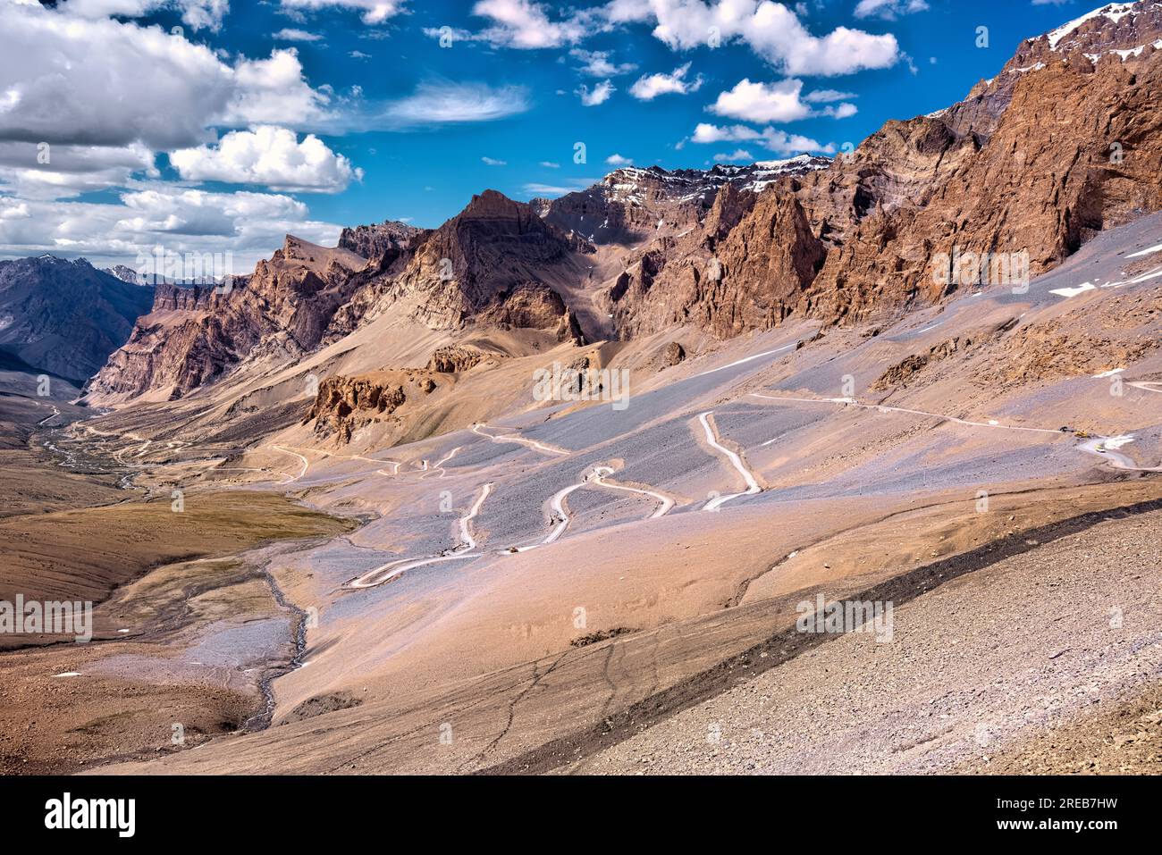 The road down from the Singe La Pass (Singge La, 15,590 feet), Zanskar ...