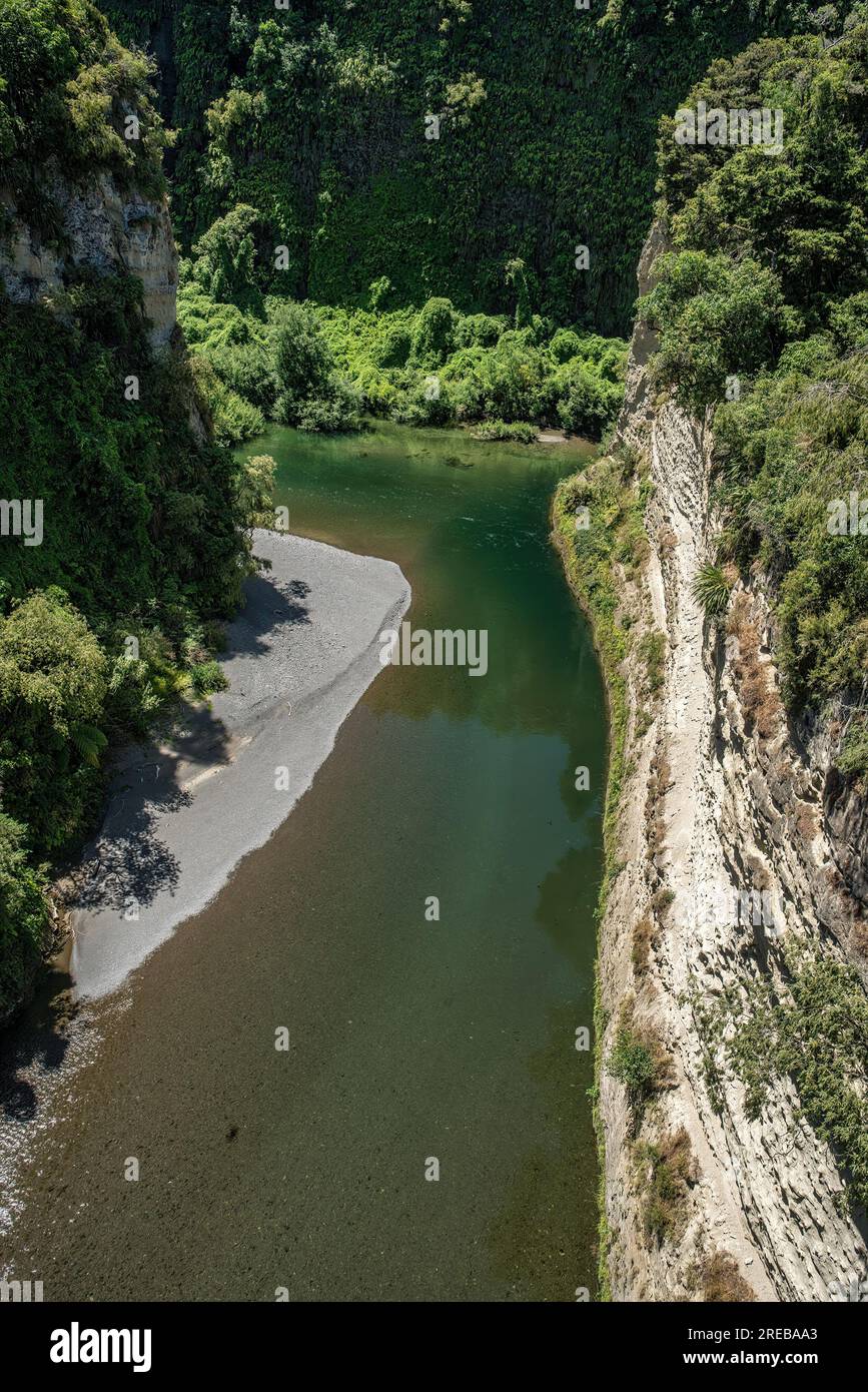 The turquoise water of the Rangitikei river flowing through the ...
