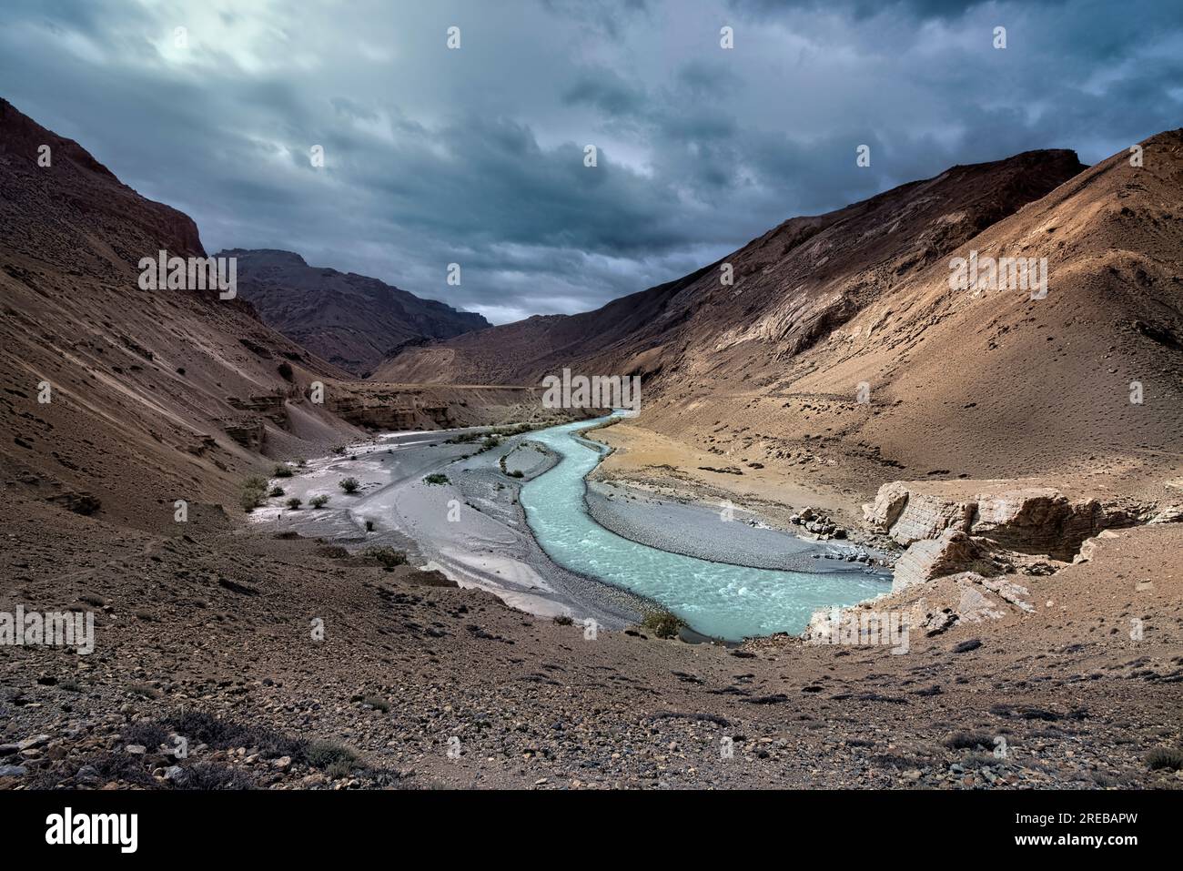 View of the Tsarab Chu River on a trek to Zanskar, Ladakh, India Stock ...