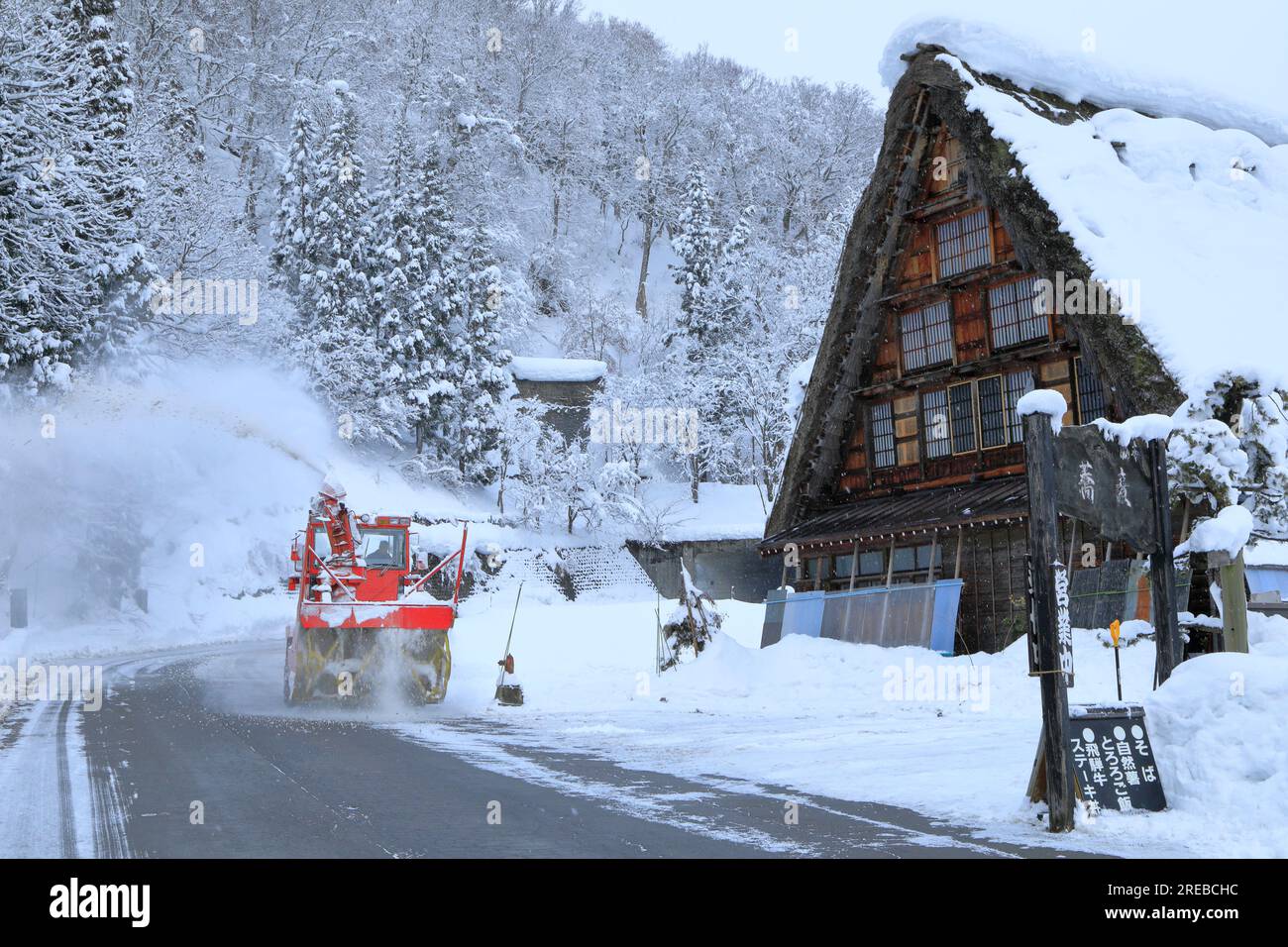 Removal roof hi-res stock photography and images - Alamy