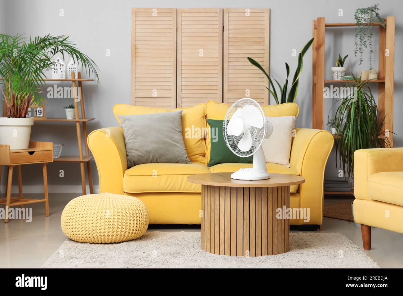Yellow desk fan is spinning hi-res stock photography and images - Alamy