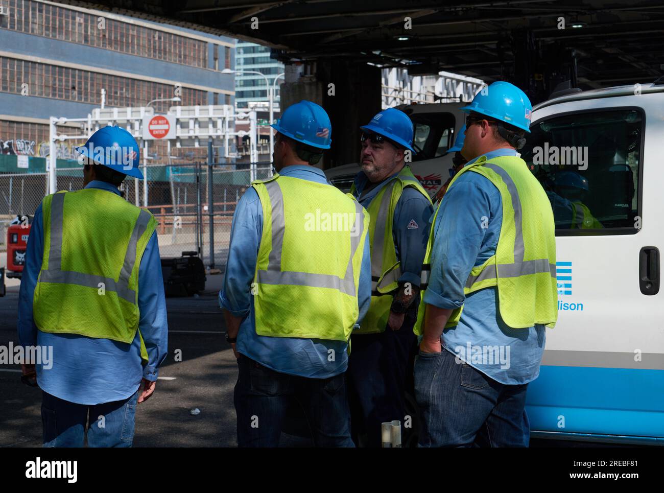 Emergency response workers hi-res stock photography and images - Alamy