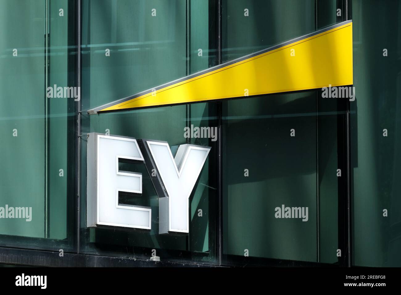 Ernst and young logo hi-res stock photography and images - Alamy