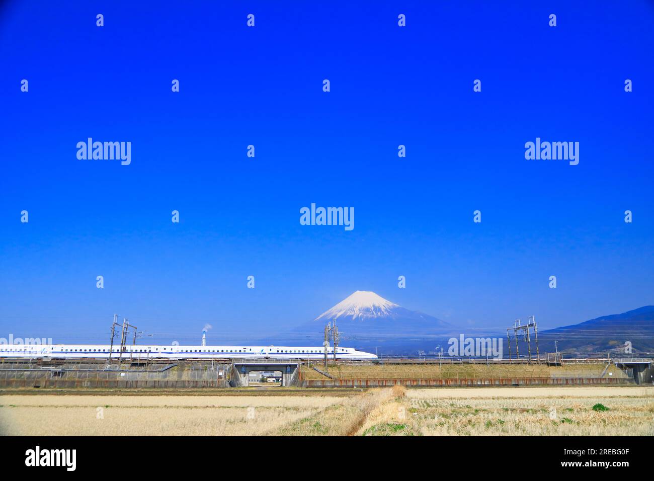 Shinkansen train and landscape hi-res stock photography and images - Alamy