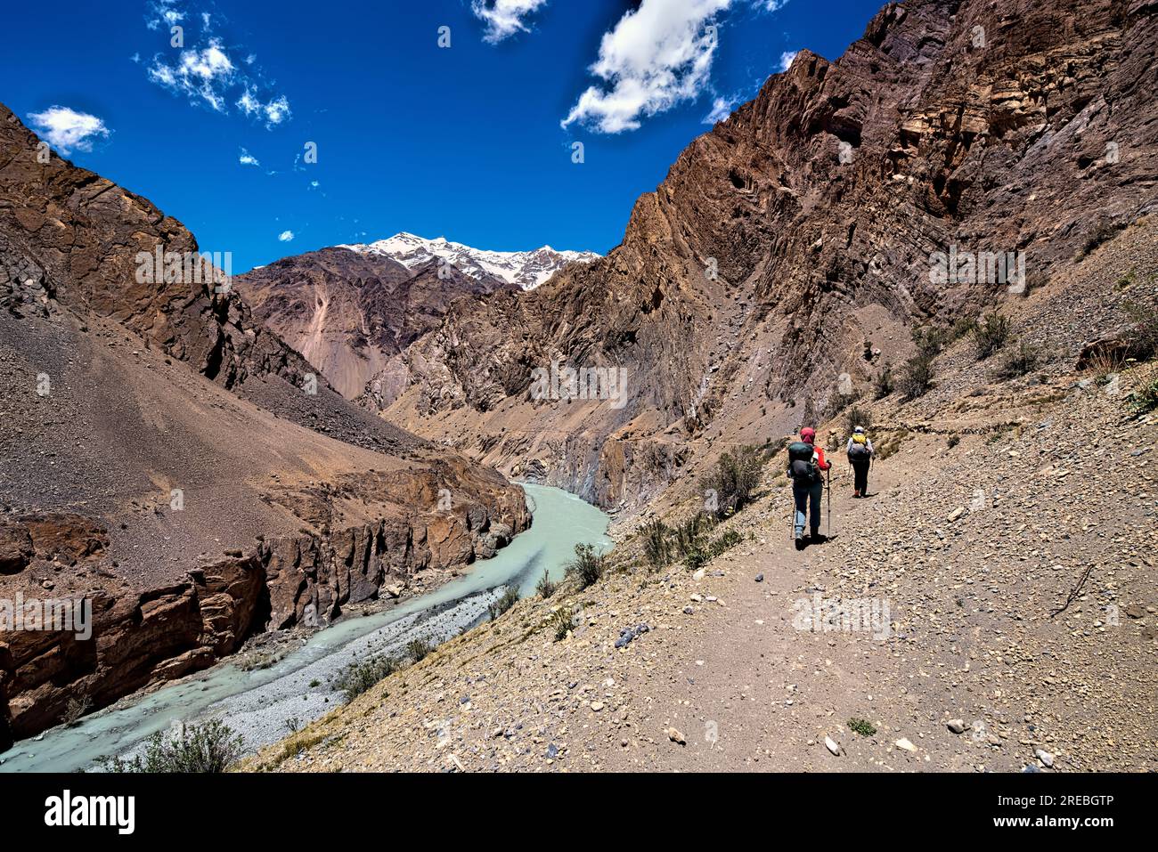 Trekking to Zanskar along the Tsarab Chu River, Ladakh, India Stock ...