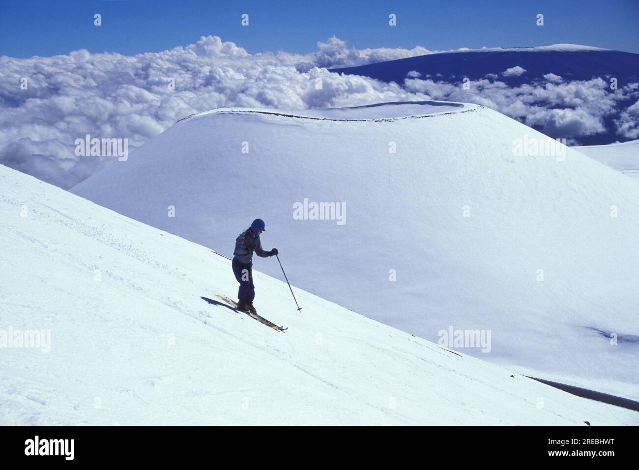 Skiing on a volcanic cinder cone at Mauna Kea, Big Island, Hawaii Stock ...