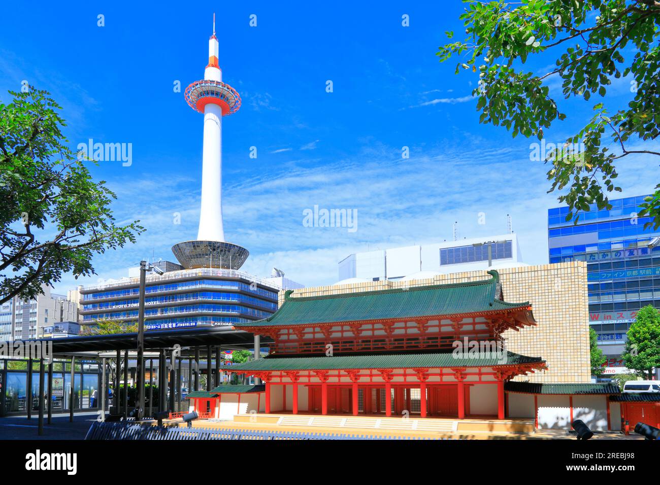 Rashomon gate hi-res stock photography and images - Alamy