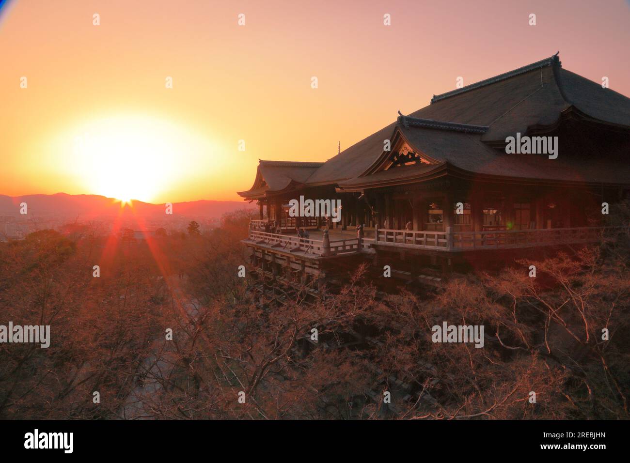 The stage of Kiyomizu-dera and the setting sun Stock Photo - Alamy