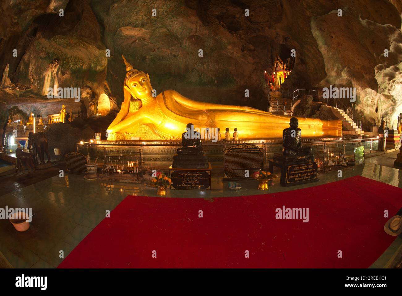 The golden reclining Buddha image is 14 meters long with perfect beauty ...
