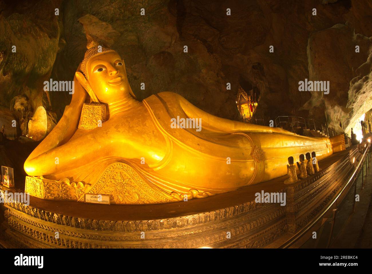 The golden reclining Buddha image is 14 meters long with perfect beauty ...