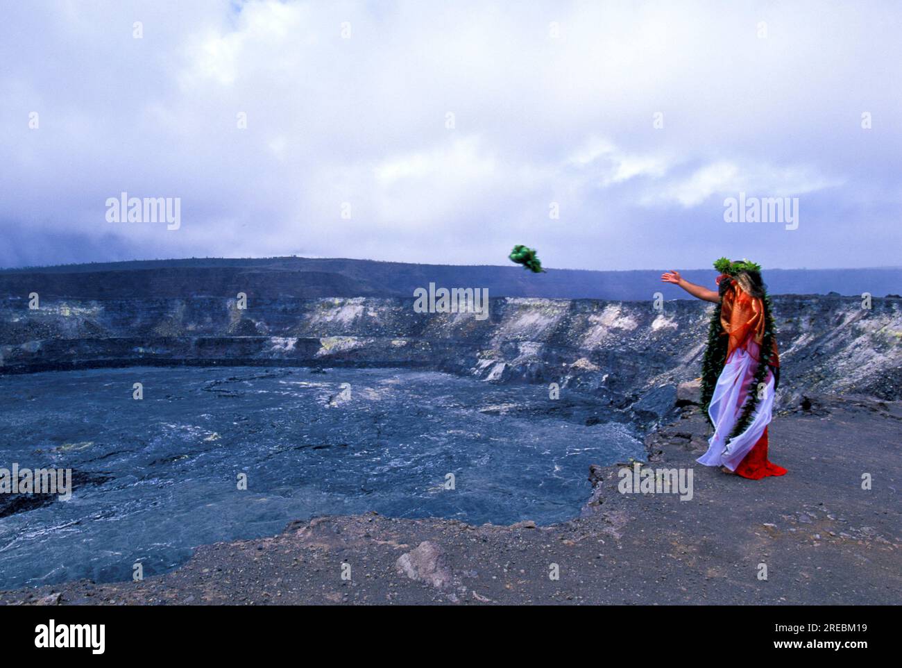 Offering to Pele at Kilauea caldera, Hawaiian ceremonies. Kilauea ...