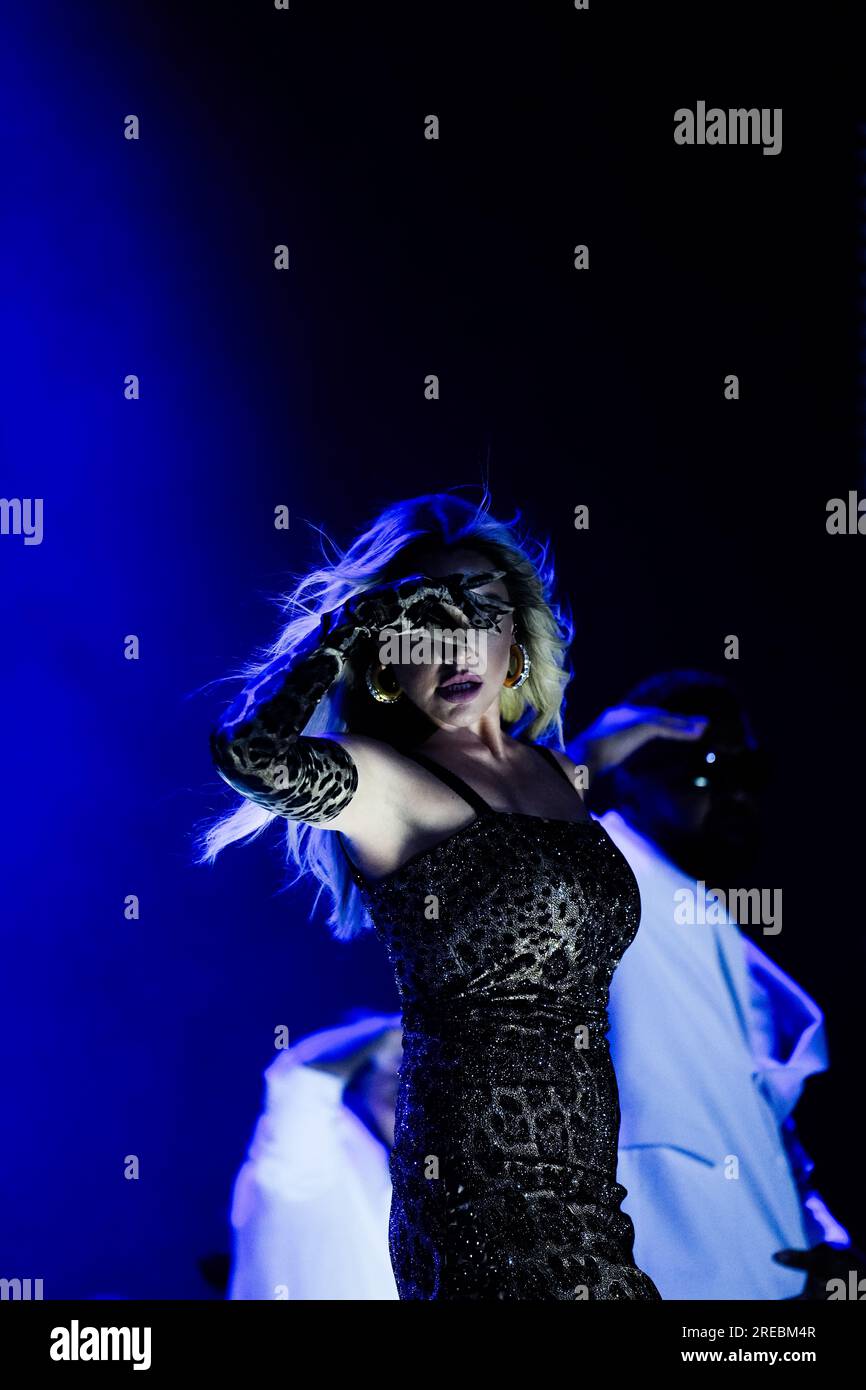 Hadise hi-res stock photography and images - Alamy