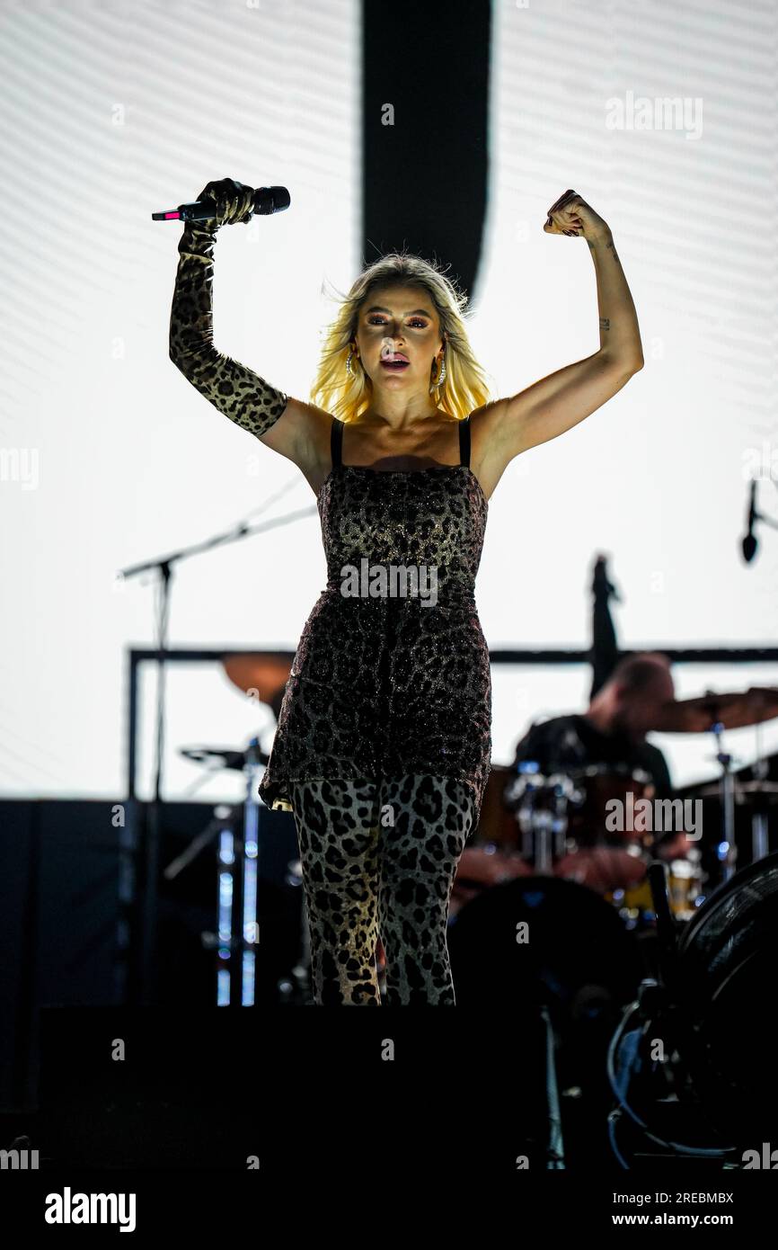 Hadise hi-res stock photography and images - Alamy
