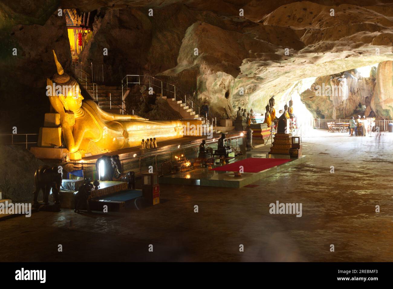 The golden reclining Buddha image is 14 meters long with perfect beauty ...