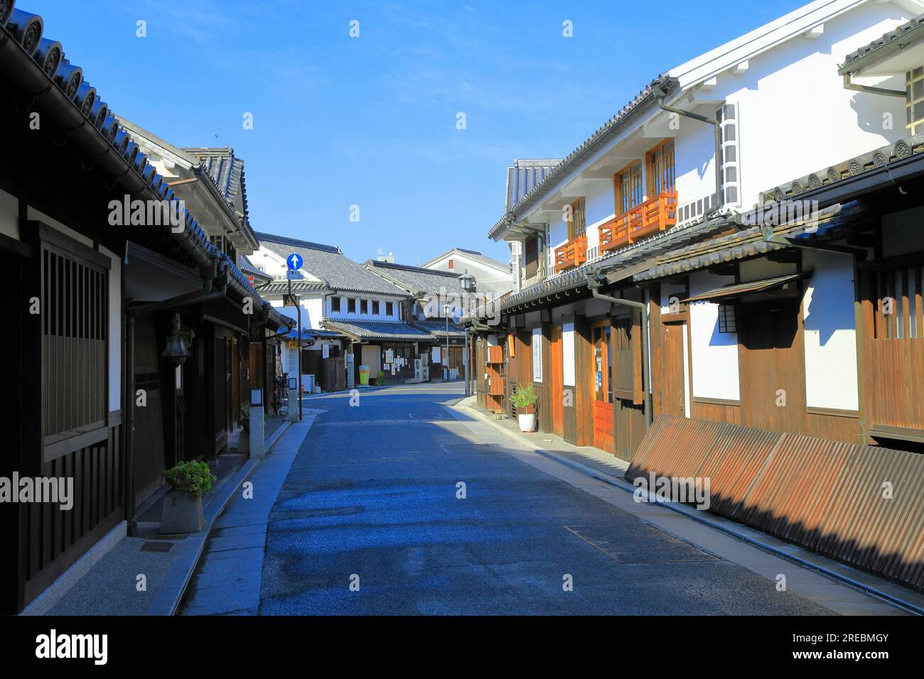 Honmachi Street in Kurashiki Bikan Historical Quarter Stock Photo - Alamy