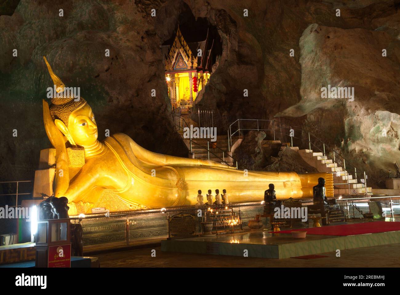 The golden reclining Buddha image is 14 meters long with perfect beauty ...
