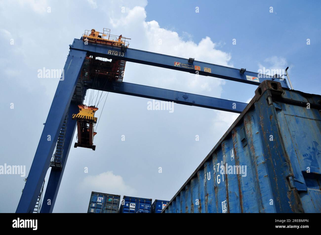 Jakarta, Indonesia - May 26, 2017 : Container loading and unloading ...