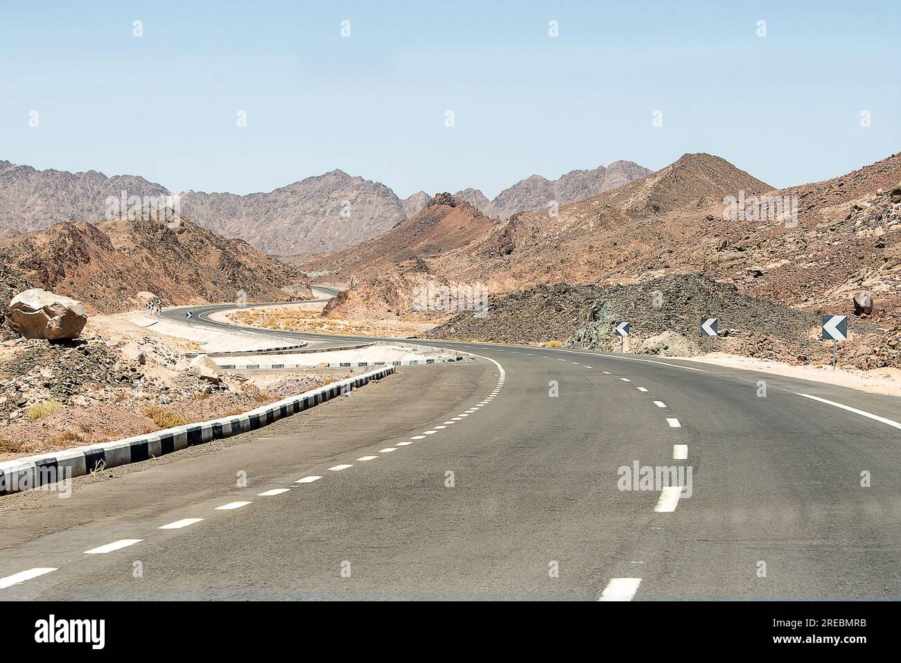 Desert road in Sinai moutain from luxor to kairo in Egypt Stock Photo ...