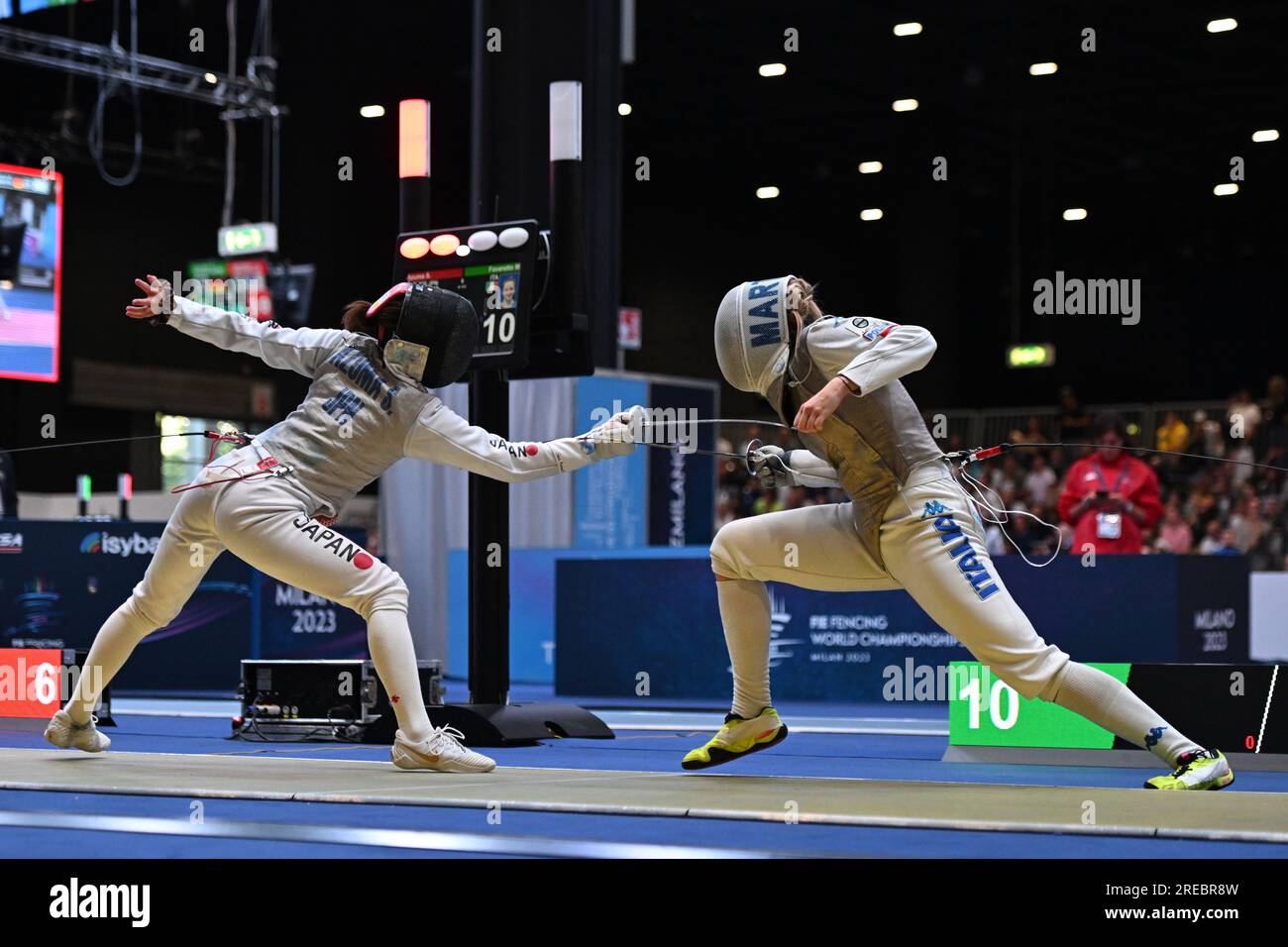 Sera Azuma of Japan (L) fights against Martina Favaretto of Italy ...