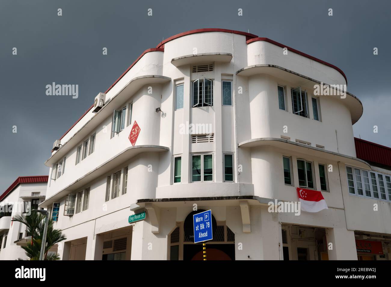 Art deco building singapore hi-res stock photography and images - Alamy
