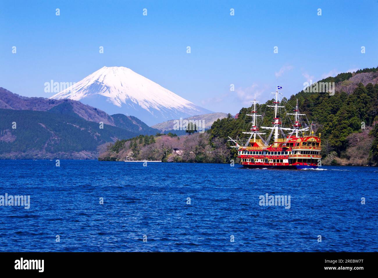 Lake ashi pirate ship hi-res stock photography and images - Alamy